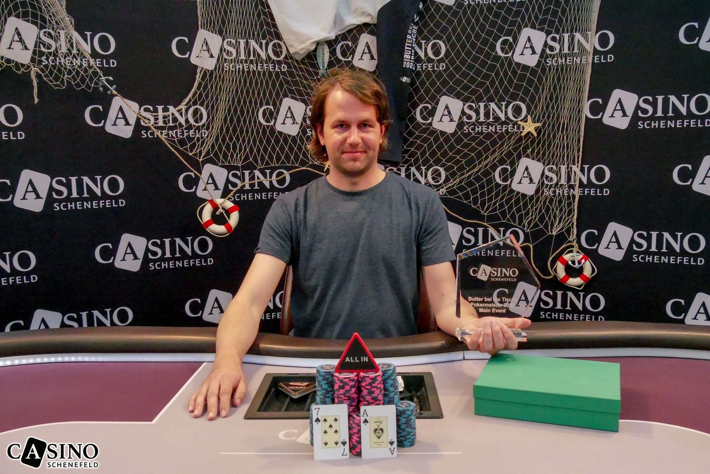 Live Poker | Casino Schenefeld: Hendrik R. gewinnt das Butter bei die ...